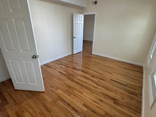Spacious rooms for rent in Newley renovated home