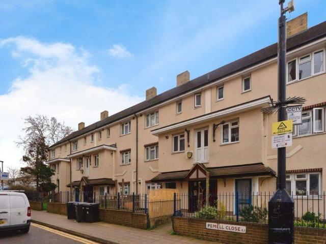 Spacious Rooms in Bethnal Green & Shoreditch Room A