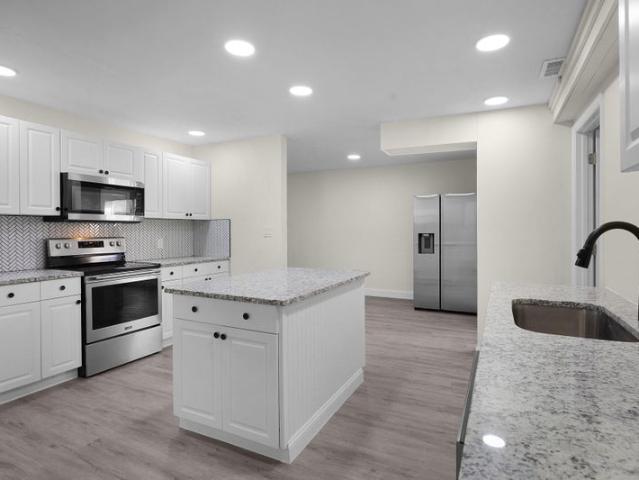 Spacious Rooms in Ft. Myers