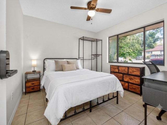 Spacious rooms in Ocala!