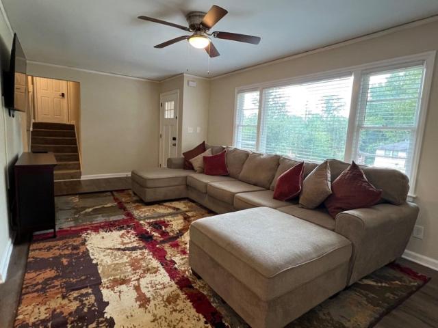 Spacious Rooms ️ Quiet Home  Fast WiFi Huge Y