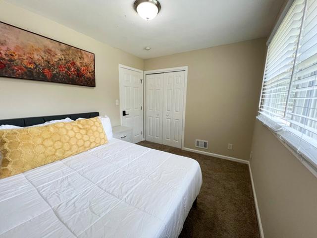 Spacious Rooms Quiet Home Fast WiFi Huge Yards