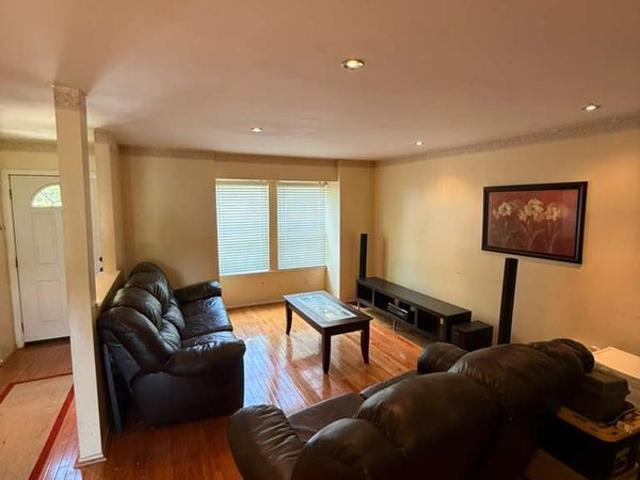 SPACIOUS ROCKVILLE MASTER BEDROOM WALK TO METRO