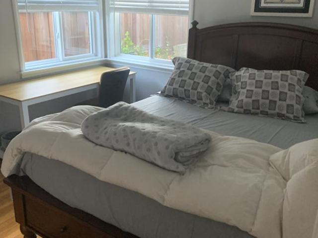 Spacious Santa Clara furnished room