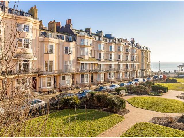 Spacious Seafront Flat ideal for a couple