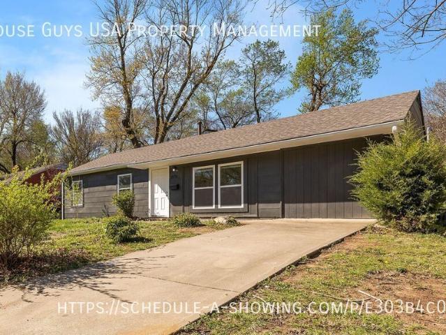 Spacious Single Family Home apply the same day as tour and get $200 off first month!