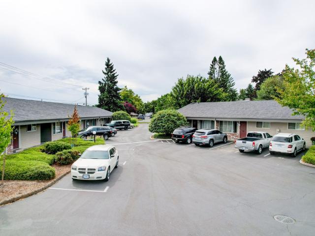 Spacious single level, garden style 2 bedroom apartment home!