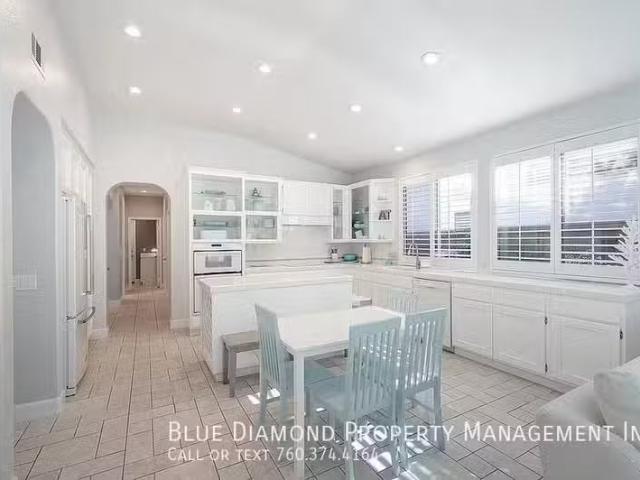 Spacious single story 4 BR, 2.5 BA in Aviara Carlsbad 6645 Cu.