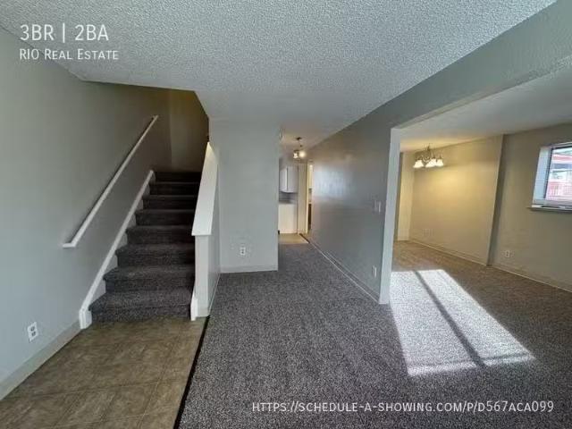 Spacious Split level 3 Bed/2 Bath Town home Near City Park! 2.