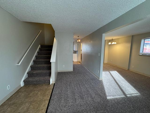 Spacious Split level 3 Bed/2 Bath Town home Near City Park!