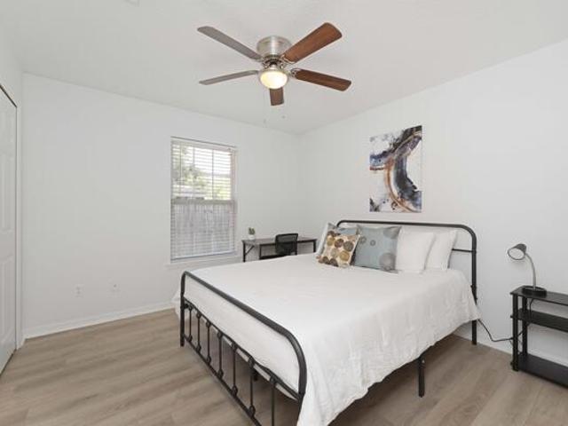 Spacious St. Augustine Home with Dining area. Newly renovated. Under 3 miles to downtown