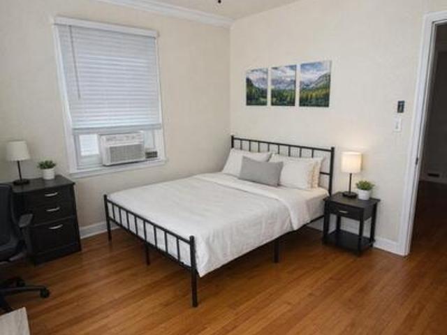 Spacious St. Pete Home | 10 Min to Beach | Near Bus Stops