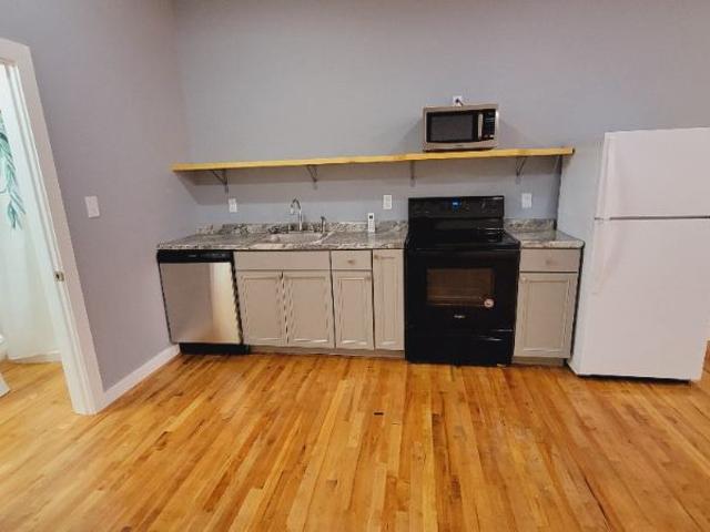 Spacious Studio Apartment Downtown