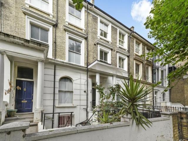 Spacious Studio Apartment in Shepherds Bush