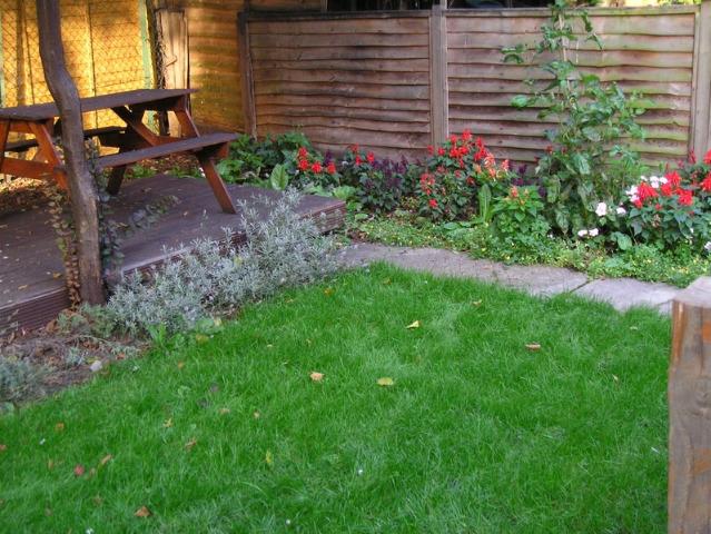 Spacious studio flat with garden Willesden green