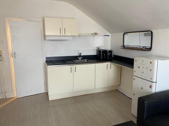 Spacious Studio Flat – All Bills Included –