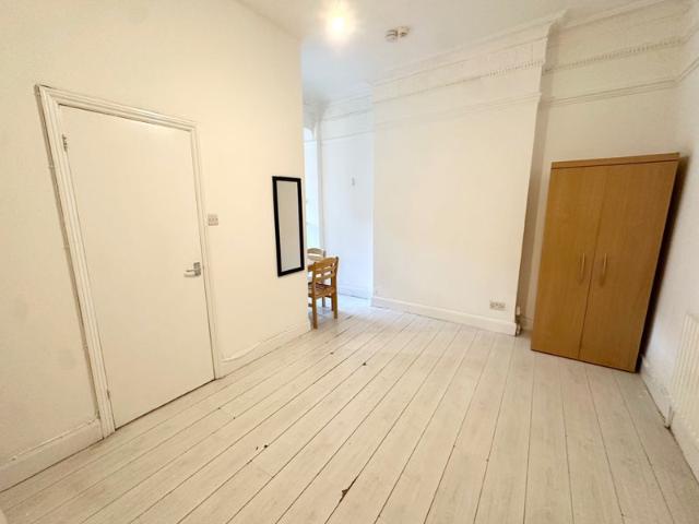 Spacious Studio Flat In Crouch End N8
