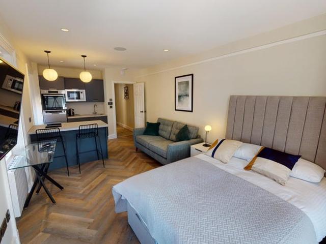 Spacious Studio In City Centre!