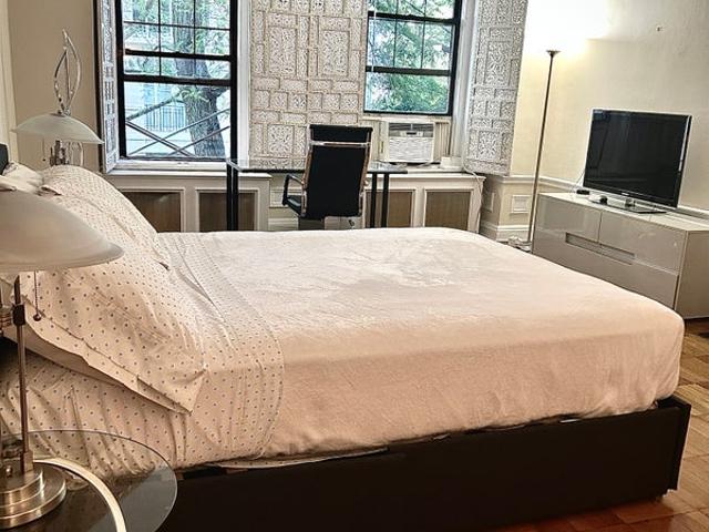 Spacious Studio Sized Bedroom & Private Bath UWS