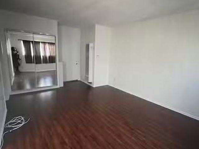 Spacious Studio walking Distance to The Beach, Santa Monica, S.