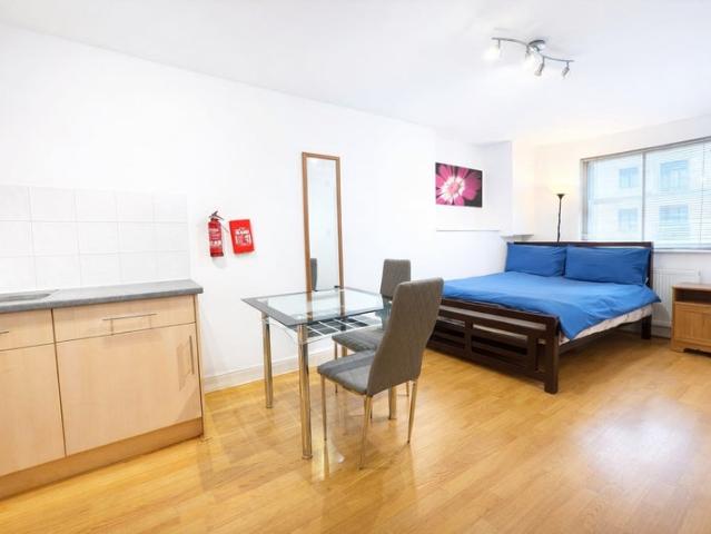 Spacious Studio with Full Kitchen in South Ken SW7