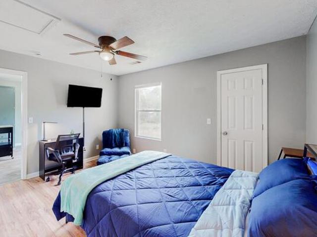 Spacious & Stylish Home | Quiet Cul de Sac Living | 3 Spacious Bedrooms with TVs Free Wi Fi | Monthly Cleanings Included Grocery Store Just 1 Mile Away | Minutes to Downtown Douglasville