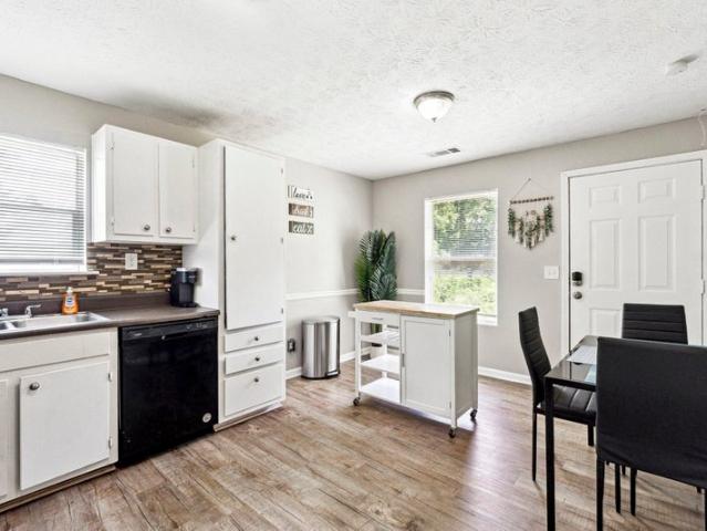 Spacious & Stylish Home | Quiet CuldeSac Living |