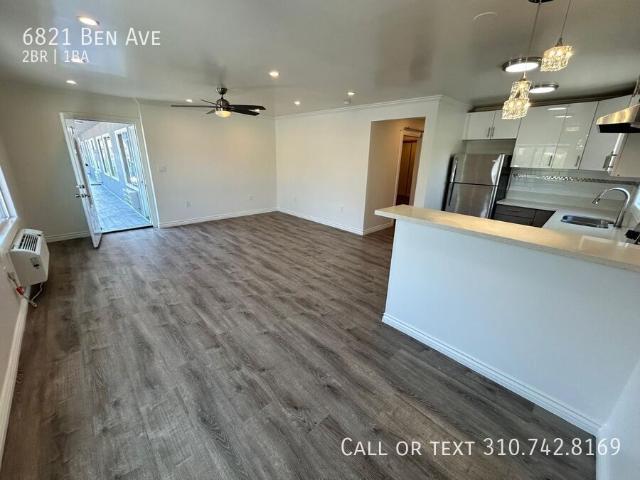 Spacious & Stylish 2BR Apartment + 2 Parking Spots in Prime North Hollywood Location