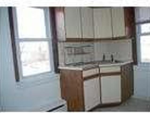 Spacious & Sunny 2nd Floor apartment