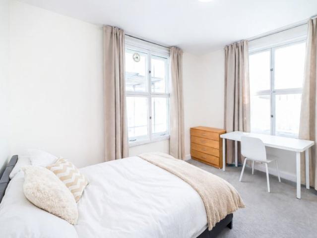 Spacious Sunny One Bed Flat for Summer Let