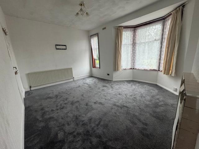 Spacious/Near Plastow Station/Recently Refurbished