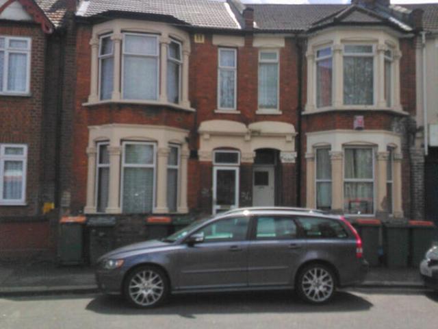 Spacious/Near Plastow Station/Recently Refurbished