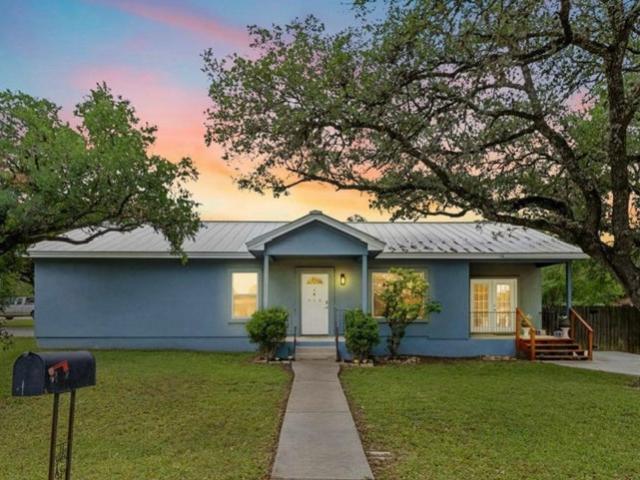 SpaciousClean and Quiet Three Bedroom Two Bathro