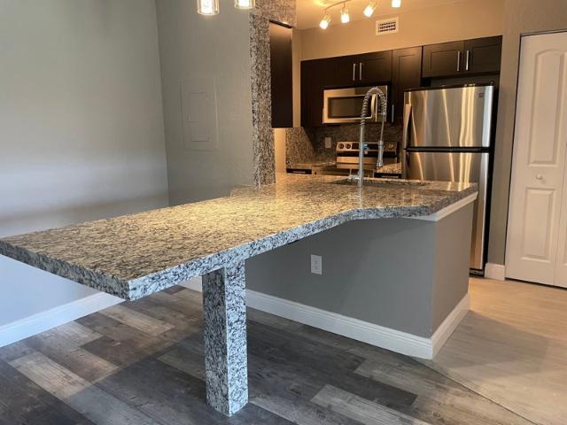 Spaciousrenovated condo with In_Unit Washer and D