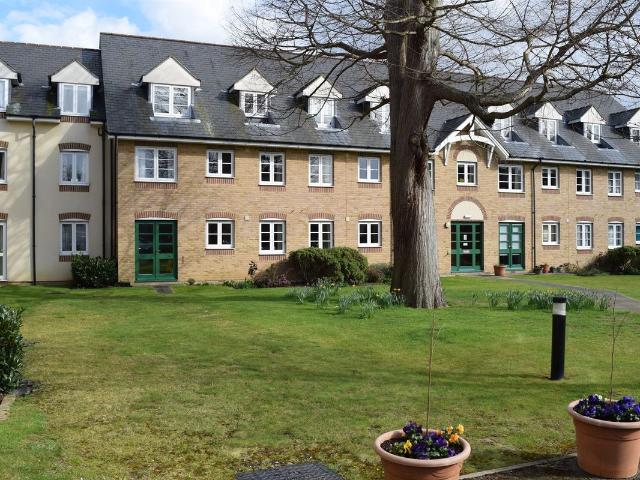 Spalding Court, Cedar Avenue CM1, 1 bed flat to rent, £1,150 pcm | PrimeLocation