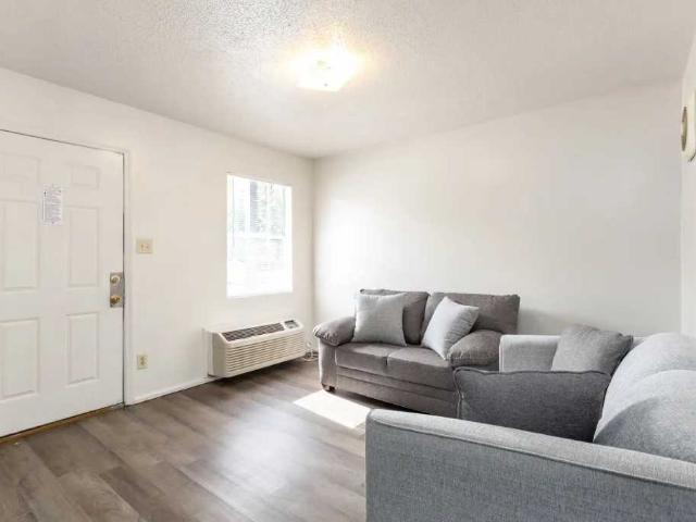 Spanish Oaks 1 Bedroom Apartment for Rent at 6232 Spanish Trail Dr, Tillmans Corner, AL 36582 Cedar Grove