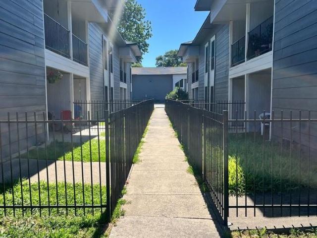 Spanish Garden Apartments Studio Apartment for Rent at 2838 Royal Ln, Dallas, TX 75229