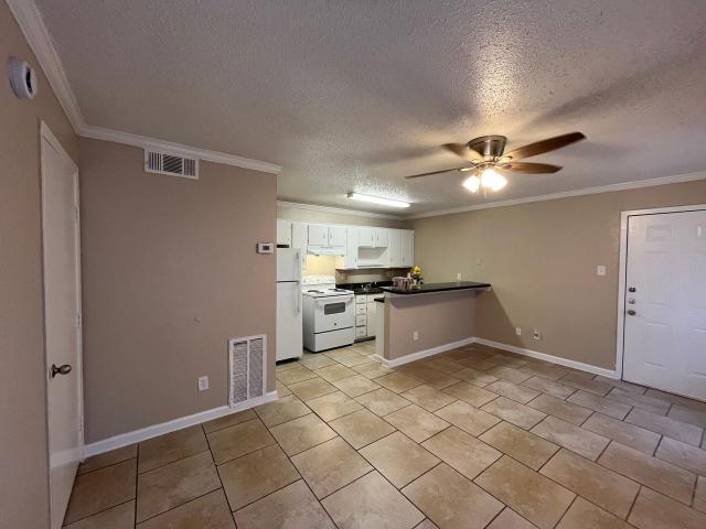 Spanish Vida Apartments 1 Bedroom Apartment for Rent at 2722 S Buckner Blvd, Dallas, TX 75227 Riverway Estates Bruton Terrace