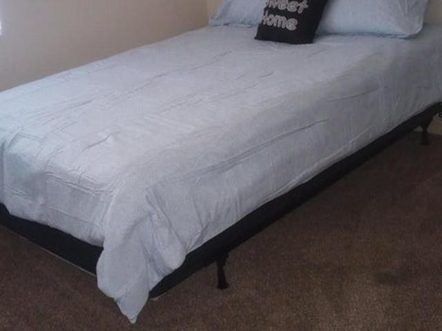 Spare room available in a beautiful Henderson town
