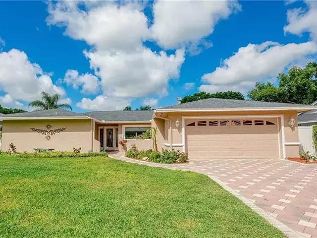 Spare room w private bathroom for rent in Altamonte Springs