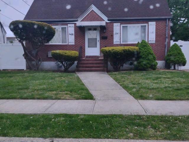 SPARE RM CLOSE TO HOFSTRA