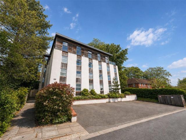 Sparkford Road, Winchester. 2 bed penthouse to rent £1,850 pcm £427 pw
