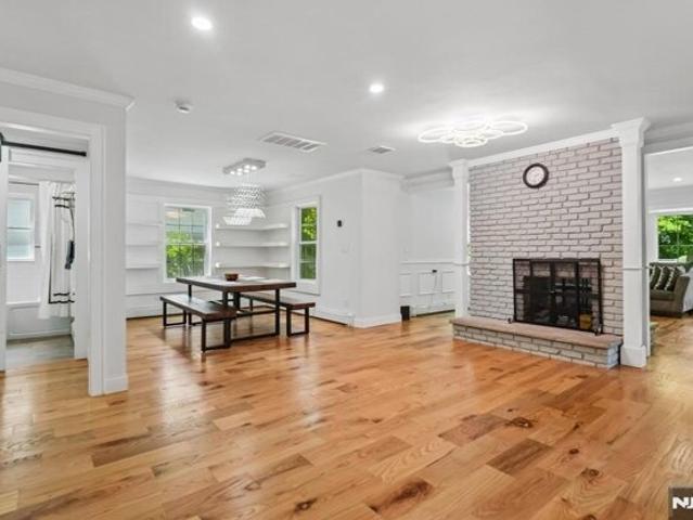 Sparrowbush Rd, Upper Saddle River, Home For Sale