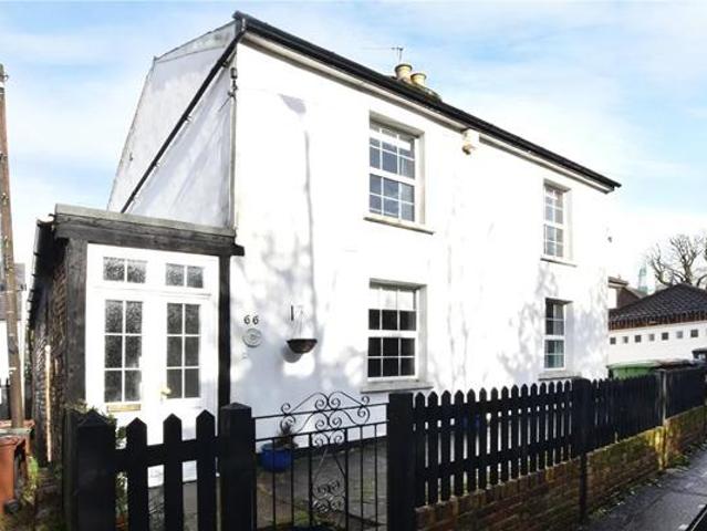 Sparrows Herne, Bushey, WD23 4 bed house to rent £3,200 pcm £738 pw