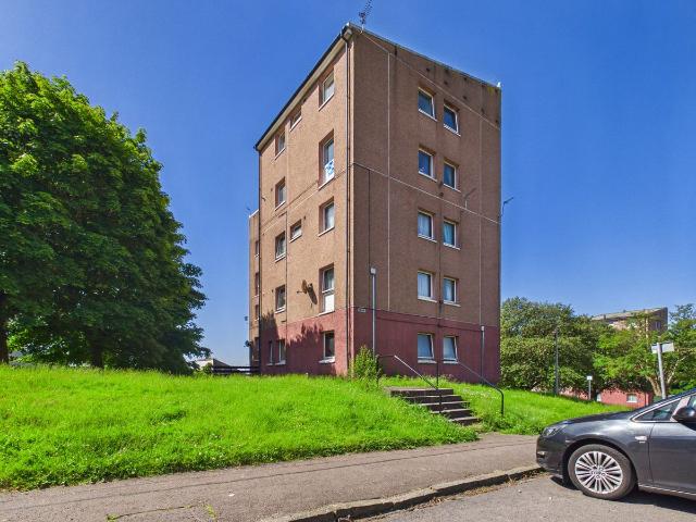 Spey Drive, Menzieshill, Dundee DD2, 2 bed flat to rent, £750 pcm | PrimeLocation