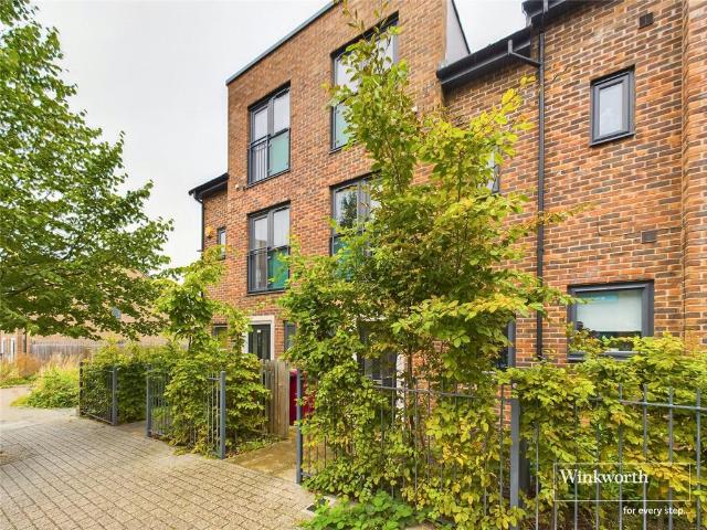 Spey Road, Tilehurst, Reading. 3 bed townhouse to rent £2,300 pcm £531 pw