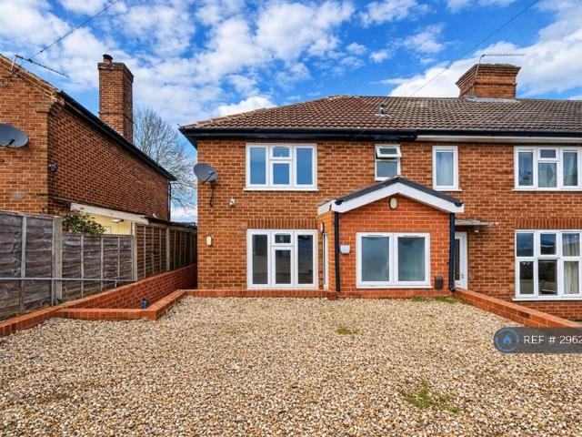 Spearing Road, High Wycombe, HP12 4 bed semi detached house to rent £1,950 pcm £450 pw