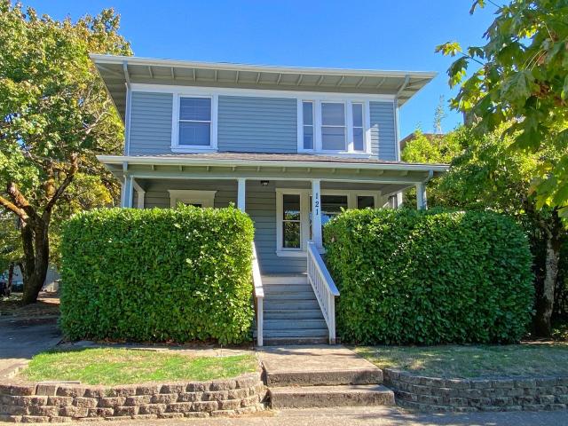 SPECIAL: First Month Rent FREE! 4 bedroom w/ bonus room in the heart of Corvallis!