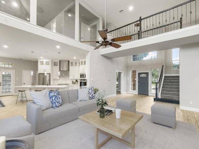 Spectacular & spacious Plano home with outdoor poo
