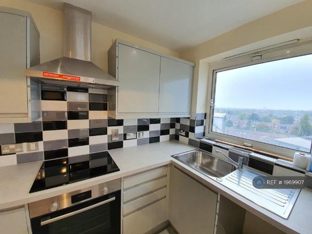 Spectrum Tower, Ilford, IG1 2 bed flat to rent £1,800 pcm £415 pw